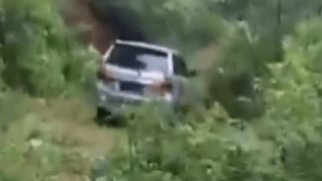 Misteri Mobil Tersesat di Hutan Gunung Putri, Tiba-tiba Berada di Semak ... Misteri Mobil Tersesat di Hutan Gunung Putri, Tiba-tiba Berada di Semak ...